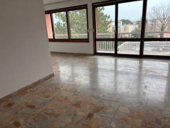 Appartement à louer - Pierrelatte - 3 pièces - 2 chambres