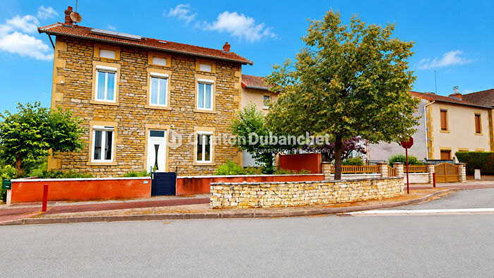 Maison 6 pièces à vendre à Saint-Denis-de-Cabanne