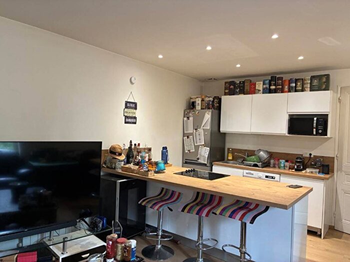 Côte Chaude-Montaud, Saint-Étienne : Appartement 2 pièces à louer