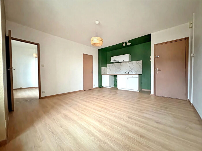 Appartement à louer - Brive-la-Gaillarde, Centre-ville, Pont Cardinal, Champanatier - 2 pièces - 1 chambre