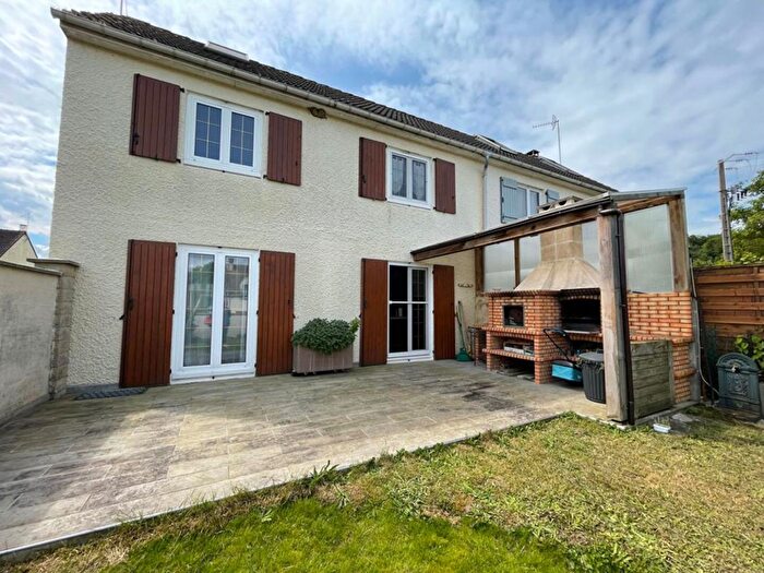 Maison 5 pièces à Us, à louer