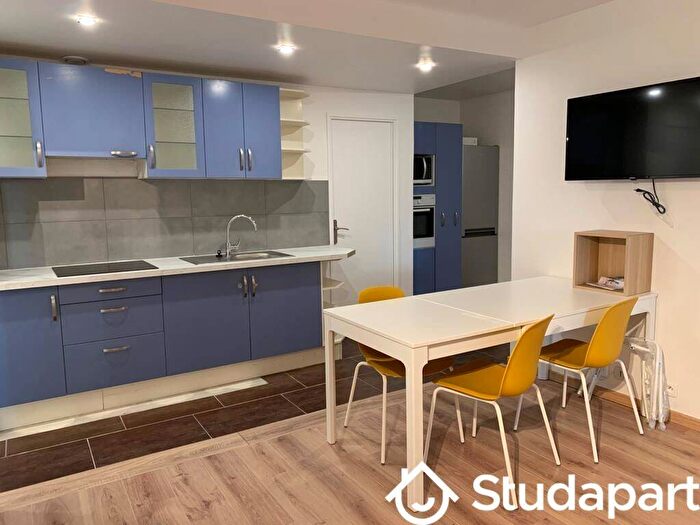 Appartement à louer - Cormiers-Hauts Batons-Champy-Butte Verte, Noisy-le-Grand - 1 pièce - 1 chambre