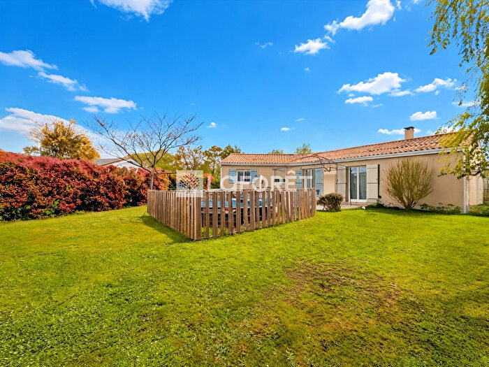 Maison à vendre - Saint-Denis-de-Pile - 6 pièces - 4 chambres