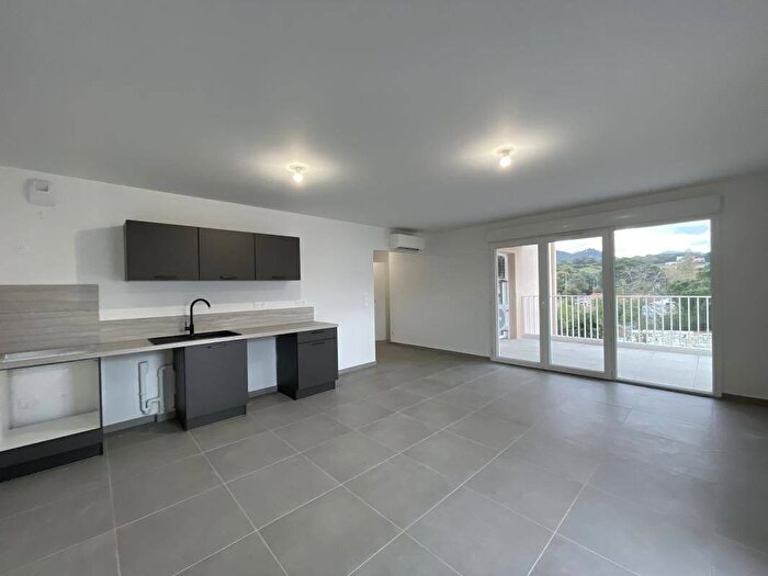 Appartement à louer - Alzo Di Leva, Ajaccio - 3 pièces - 2 chambres