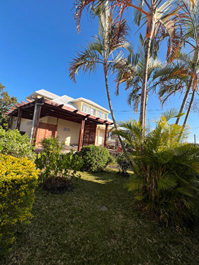 Maison à vendre - Le Tampon, Centre-ville - 10 pièces - 8 chambres