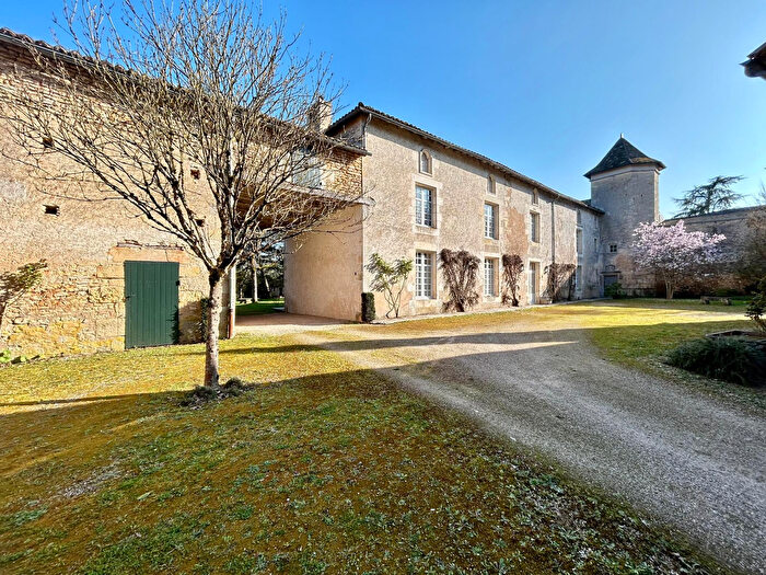 Maison à vendre - Vouillé - 7 pièces - 5 chambres