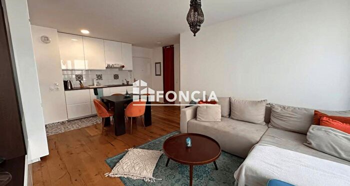 Zone d'Activité, Bonneuil-sur-Marne : Appartement 3 pièces à louer
