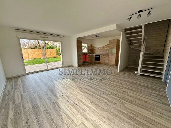 Maison à vendre - Échillais - 4 pièces - 3 chambres