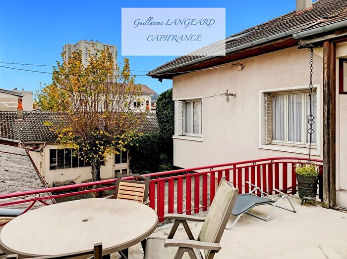 Maison à vendre - Oyonnax, Plaine, Forge - 6 pièces - 4 chambres