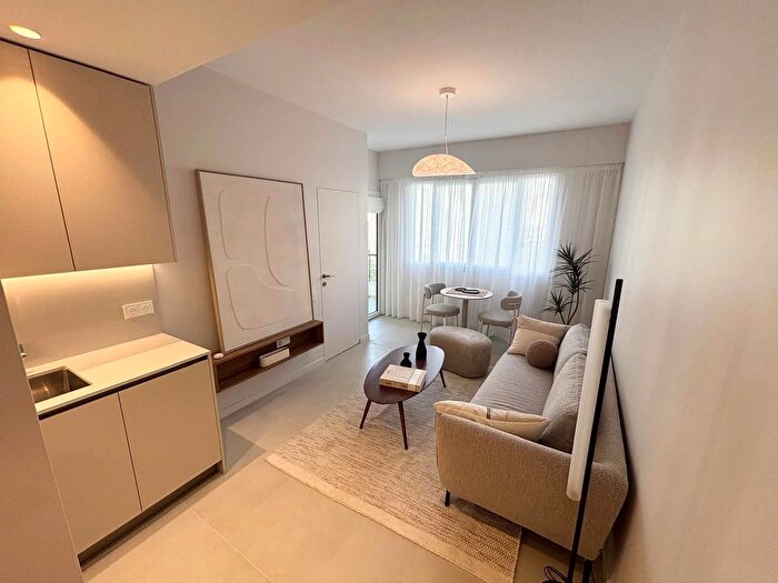 Appartement 2 pièces à Nice, Carré dor, à vendre