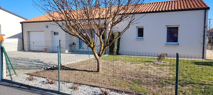 Brion-près-Thouet : Maison 6 pièces à vendre