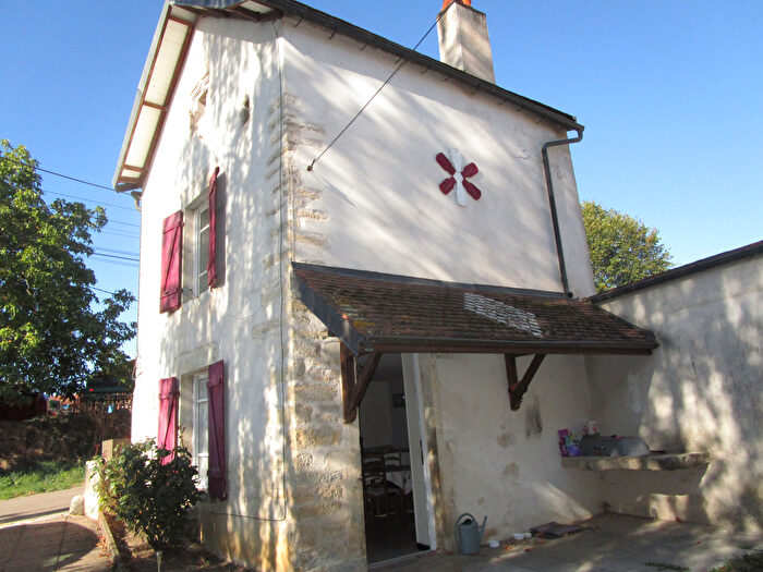 Montigny-Mornay-Villeneuve-sur-Vingeanne : Maison 5 pièces à vendre
