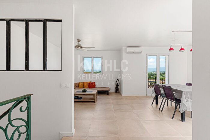 Maison 4 pièces à vendre - Roquebrune-sur-Argens, Village