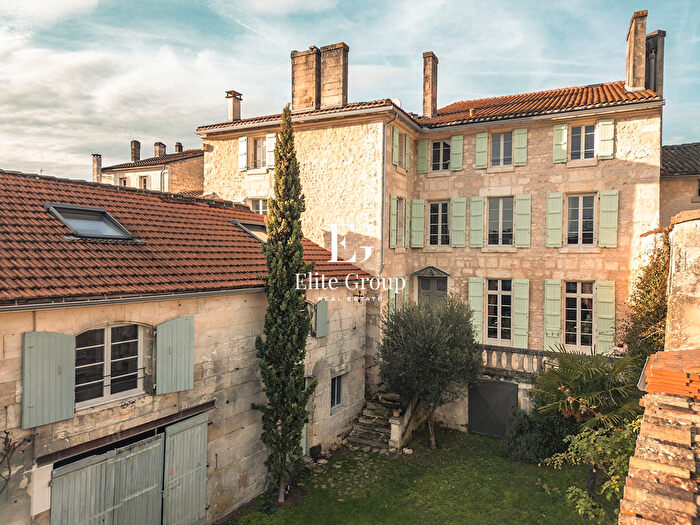 Maison à vendre - Châteauneuf-sur-Charente - 10 pièces - 6 chambres
