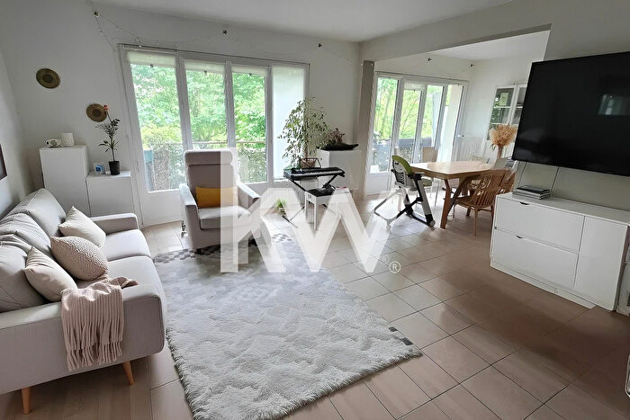 Appartement à vendre - Maurepas, Centre-ville, Malmedonne - 4 pièces - 3 chambres