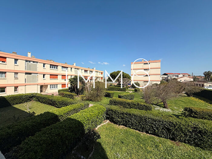 Appartement à louer - Marseille e , Bonneveine - 4 pièces - 3 chambres