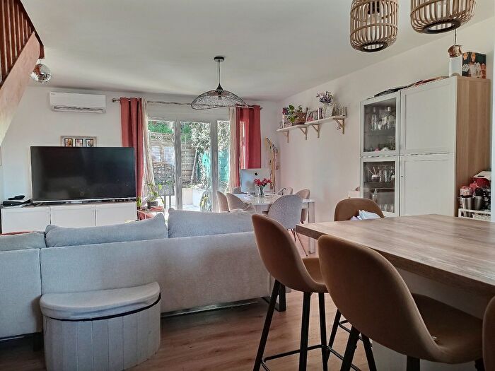 Maison à vendre - Roquebrune-sur-Argens, Village - 4 pièces - 3 chambres