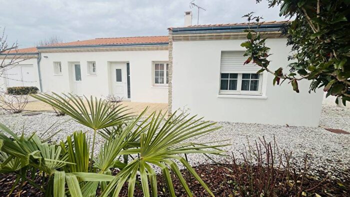 Maison à louer - Dompierre-sur-Mer - 7 pièces - 6 chambres