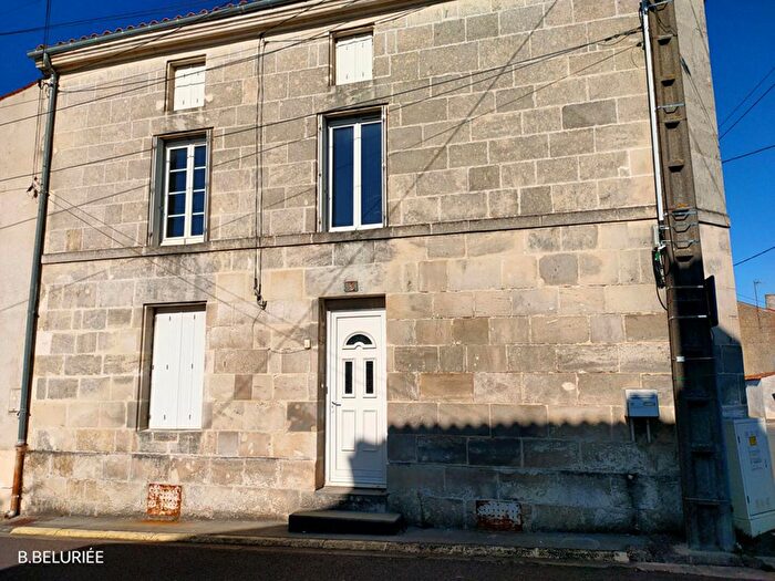Maison à vendre - Saint-Jean-dAngély - 4 pièces - 2 chambres