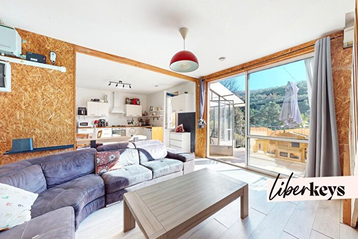 Maison à vendre - Saint-Sébastien-dAigrefeuille - 5 pièces - 4 chambres