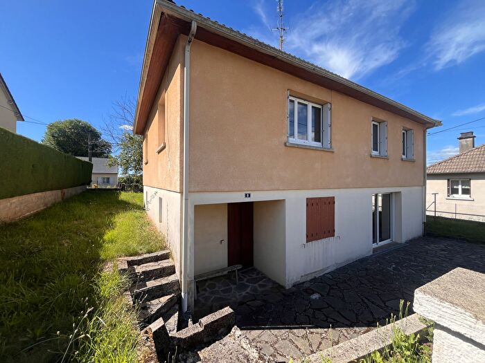 Maison 6 pièces à Mauriac, à vendre