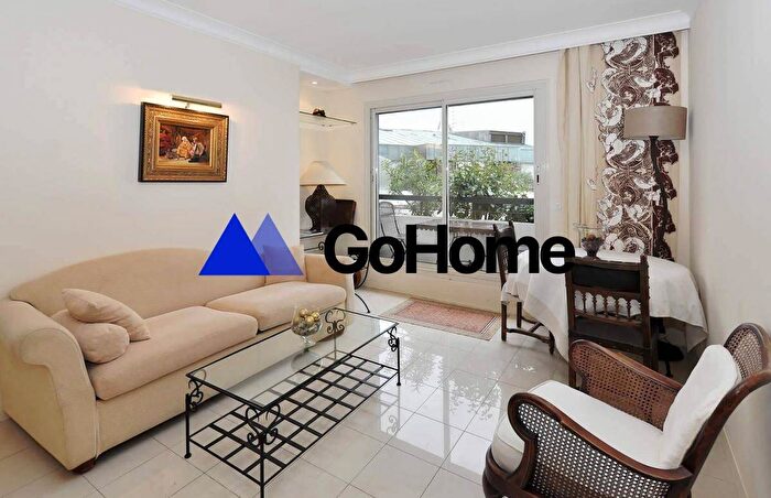 Appartement à louer - Porte Dauphine, Paris ème arrondissement - 2 pièces - 1 chambre