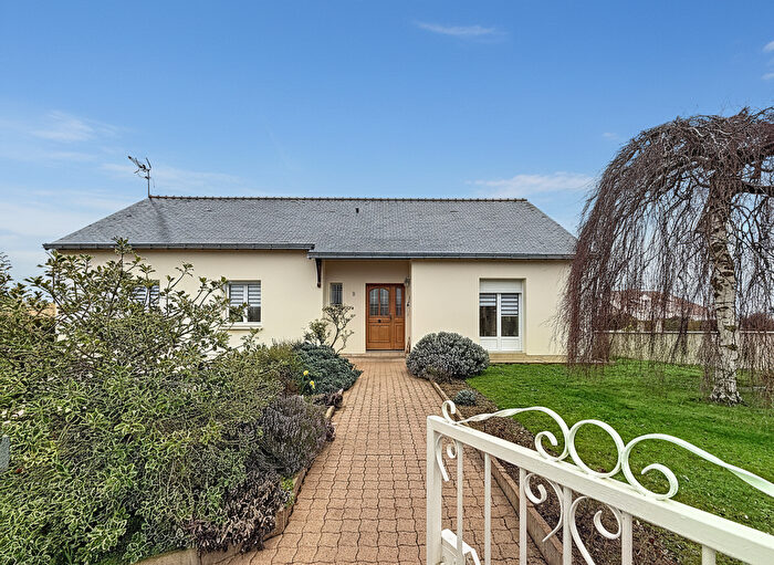 Maison à louer - Doué-la-Fontaine - 4 pièces - 3 chambres