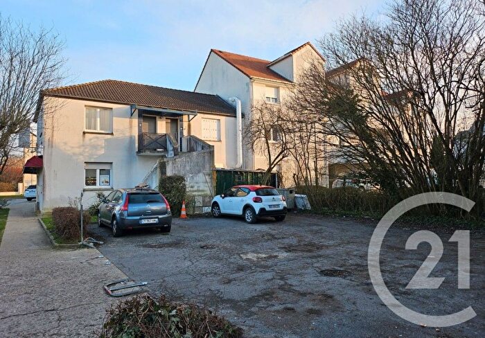 Appartement à louer - Pontault-Combault, Centre commercial - 2 pièces - 1 chambre