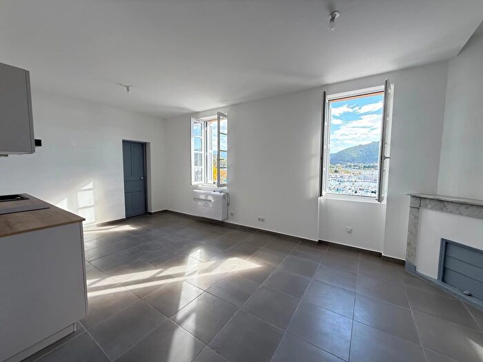 Appartement à louer - Saint-Florent - 2 pièces - 1 chambre