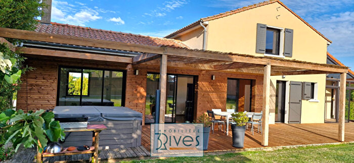 Maison à vendre - Vihiers - 8 pièces - 5 chambres