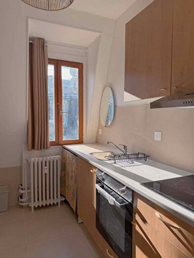 Appartement à louer - Chaillot, Paris ème arrondissement - 2 pièces - 2 chambres