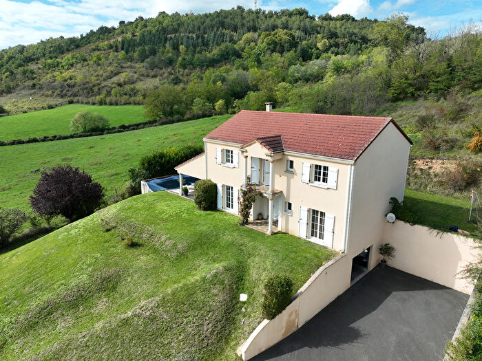 Maison à vendre - Ébreuil - 6 pièces - 4 chambres