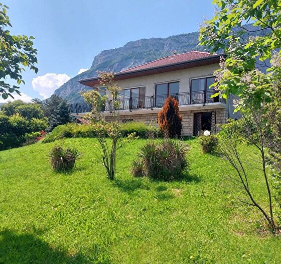 Maison à louer - Montbonnot-Saint-Martin - 6 pièces - 3 chambres