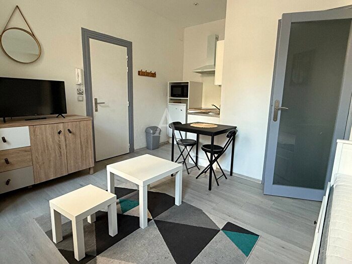 Appartement à louer - Centre, Saintes - 1 pièce - 1 chambre