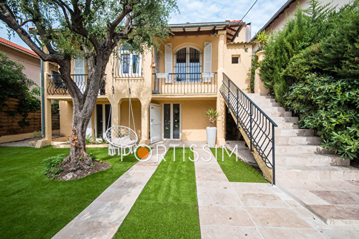 Maison 6 pièces à vendre à Cagnes-sur-Mer, Saint-Roman, Lautin