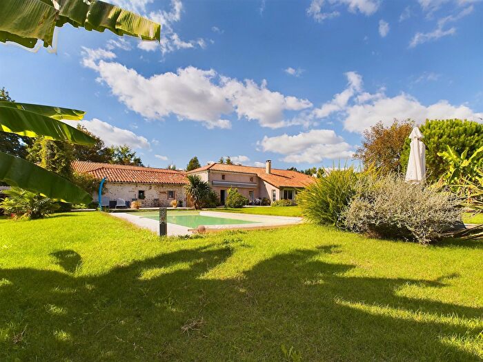 Maison à vendre - Saint-Sylvestre-sur-Lot - 14 pièces - 8 chambres