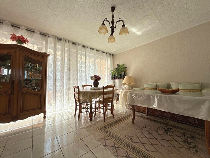 Appartement à vendre - Chenôve, Chenôve - 3 pièces - 2 chambres