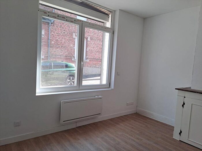 Appartement 1 pièce à Faubourg dIsle-Neuville, Saint-Quentin, à louer