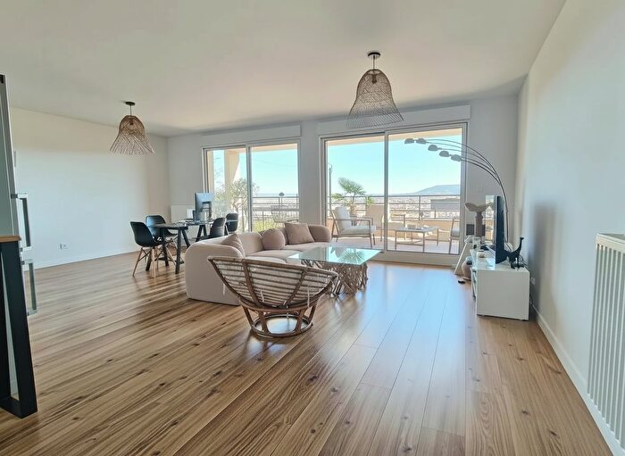 Clermont-Ferrand, Cotes de Clermont : Appartement 3 pièces à louer