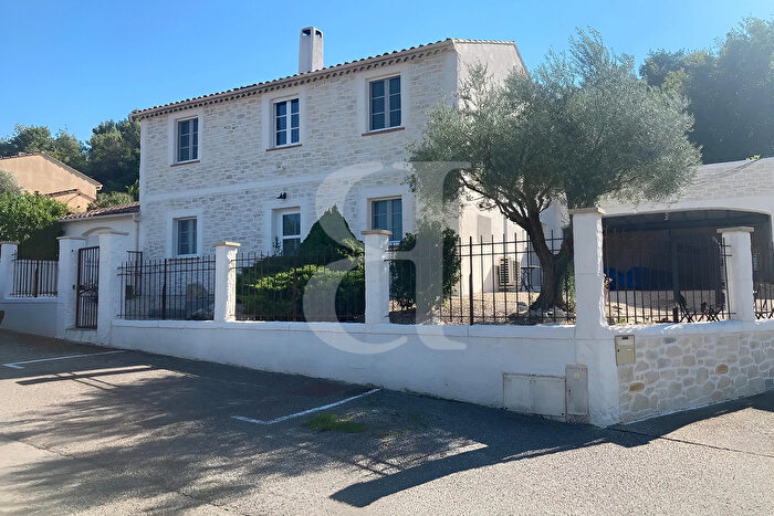 Maison à vendre - Vaison-la-Romaine - 6 pièces - 4 chambres
