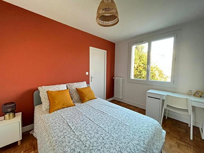Appartement à louer - Quartiers Nord-Est, Jeanne dArc - 4 pièces - 2 chambres