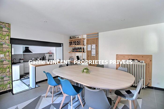 Maison 7 pièces à Saint-Julien-Molin-Molette, à vendre