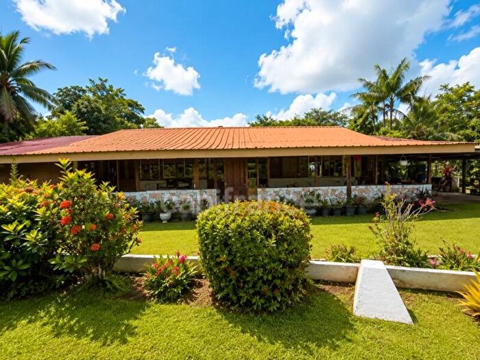 Maison 8 pièces à Montsinéry-Tonnegrande, à vendre