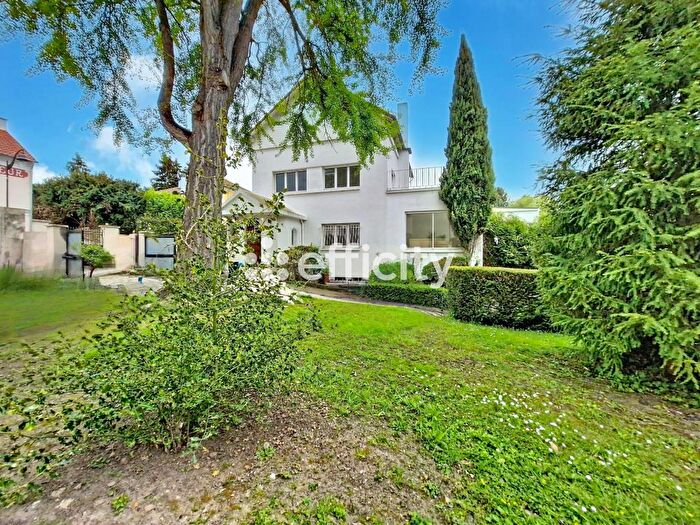 Maison 10 pièces à Montlignon, à vendre