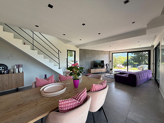 Maison 5 pièces à Drumettaz-Clarafond, à vendre