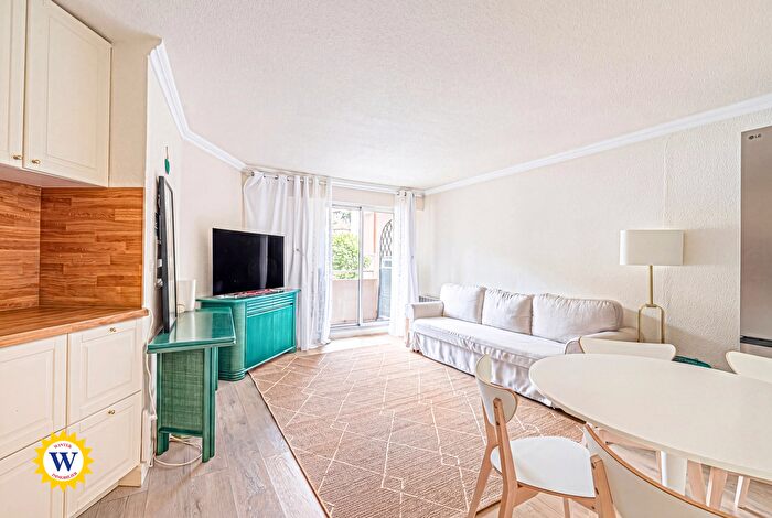 Appartement 2 pièces à Nice, Madeleine, à vendre