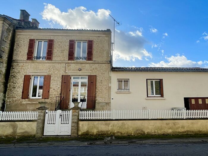 Maison à vendre - Saint-Georges-de-Longuepierre - 4 pièces - 2 chambres