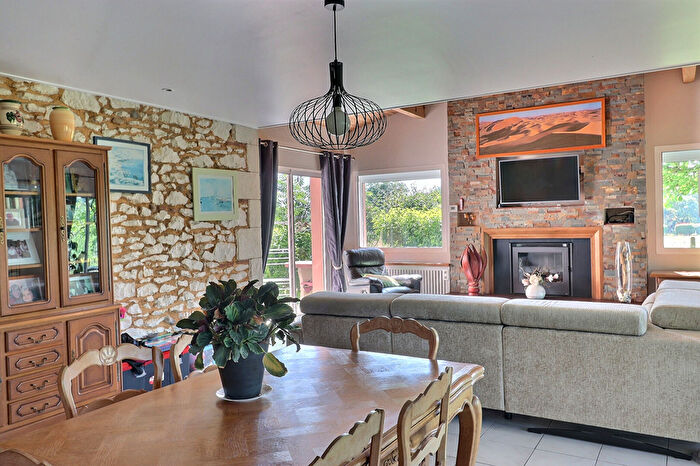Sainte-Colombe : Maison 6 pièces à vendre