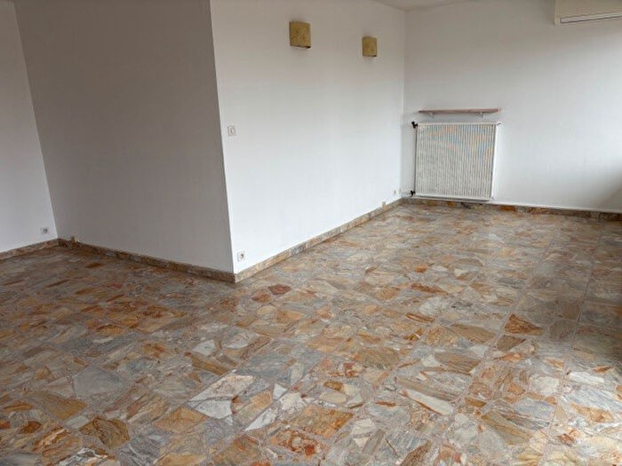 Appartement à louer - Pierrelatte, Rocher - 3 pièces - 2 chambres