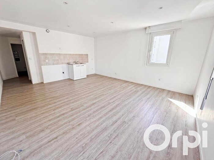 Est, Bollène : Appartement 3 pièces à louer